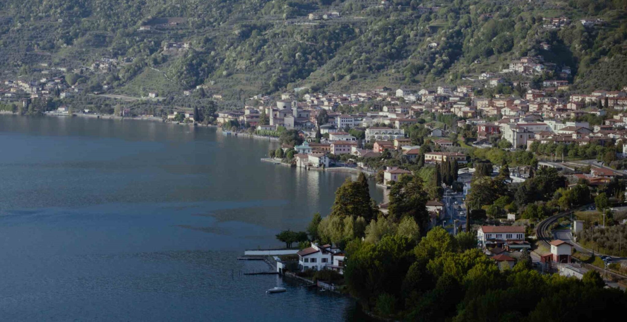 Hidden Lake Town In Northern Italy - Best For Couple